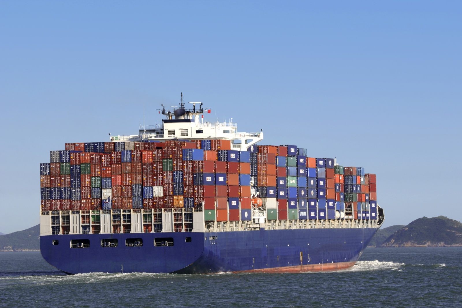 Exploring the impact of autonomy for container ships cargo systems and navigation - MacGregor.com